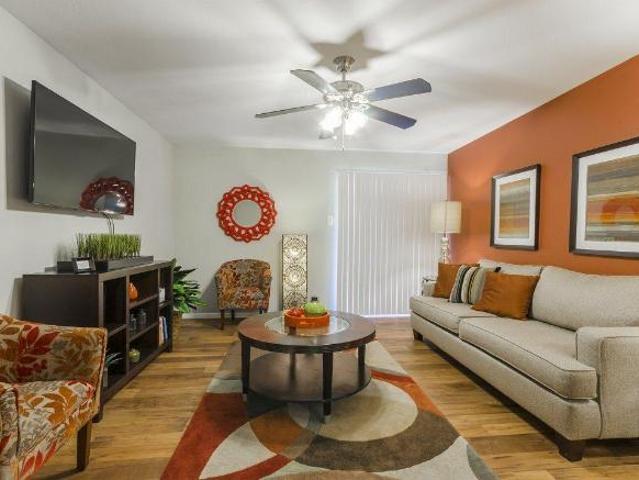 1 Br, 1 bath, Apartment 5500 S Hulen Street