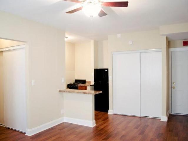 1 Br, 1 bath, Apartment 5500 S Shore Dr