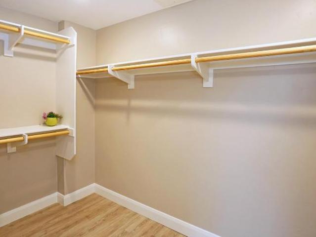 1 Br, 1 bath, Apartment 550 West Date Street