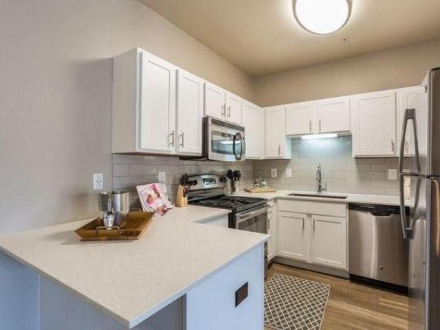 1 Br, 1 bath, Apartment 5512 Sunlight Dr
