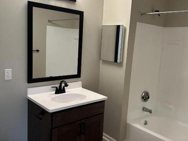 1 Br, 1 bath, Apartment 5525 Hyles Ave