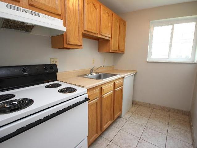1 Br, 1 bath, Apartment 5527/5529/5531 Ellsworth Avenue