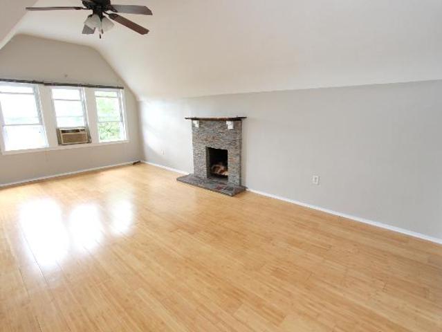 1 Br, 1 bath, Apartment 5533 Ellsworth Avenue