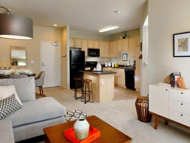 1 Br, 1 bath, Apartment 5535 Westlawn Avenue