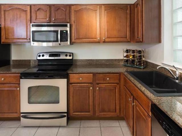 1 Br, 1 bath, Apartment 5665 Arapaho Road
