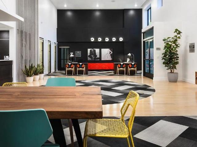 1 Br, 1 bath, Apartment 5600 Wilshire Blvd