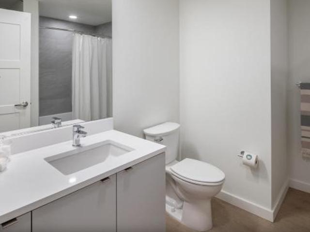1 Br, 1 bath, Apartment 5600 Meadows Rd
