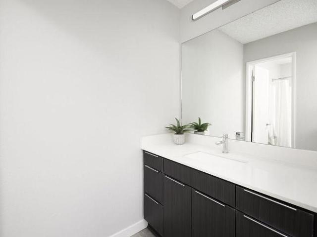 1 Br, 1 bath, Apartment 5601 E Orangethorpe Ave