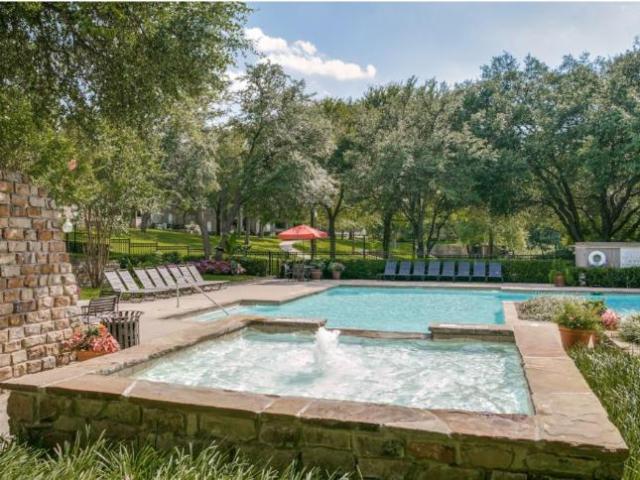 1 Br, 1 bath, Apartment 5605 Village Glen Drive