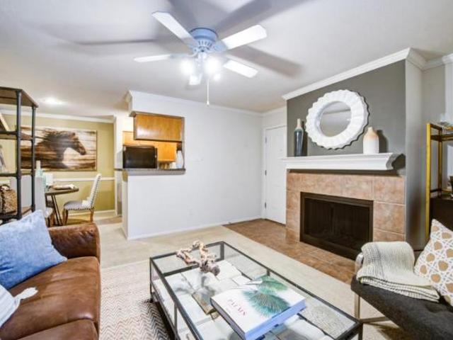 1 Br, 1 bath, Apartment 5605 Village Glen Drive