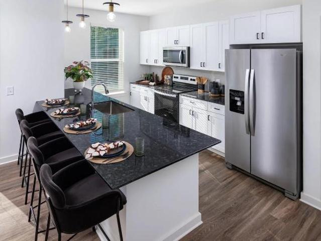 1 Br, 1 bath, Apartment 5617 Oakley Industrial Blvd