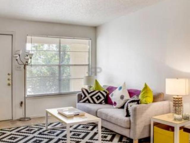 1 Br, 1 bath, Apartment 5620 S Cooper Street