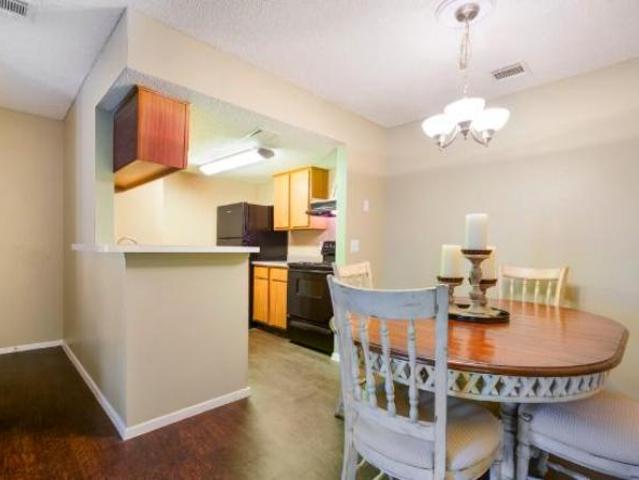1 Br, 1 bath, Apartment 5757 W Hefner Rd
