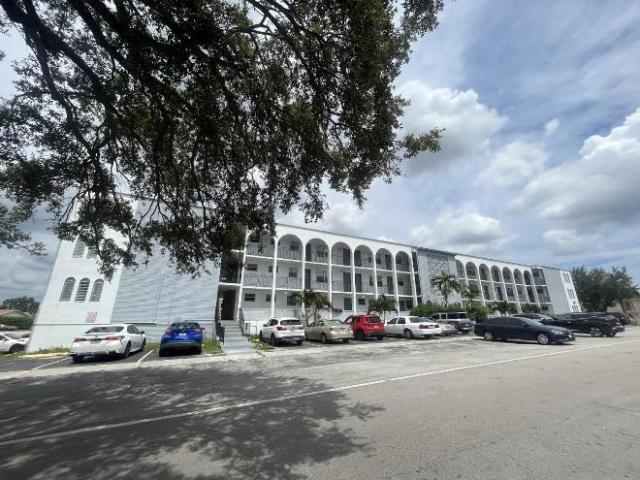 1 Br, 1 bath, Apartment 575 NE 143rd St