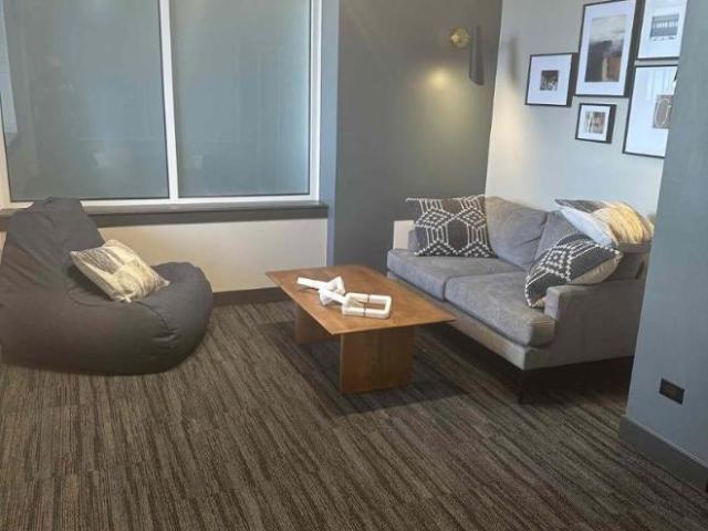 1 Br, 1 bath, Apartment 5700 N Ashland Ave