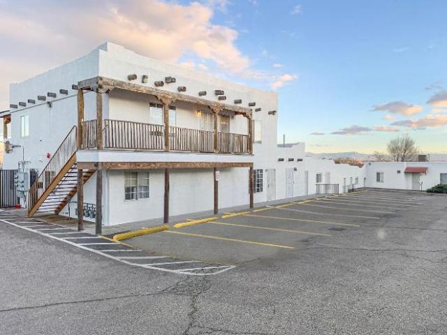 1 Br, 1 bath, Apartment 5800 Central Ave SW