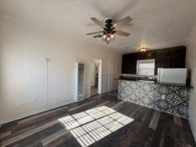 1 Br, 1 bath, Apartment 5800 Central Ave SW