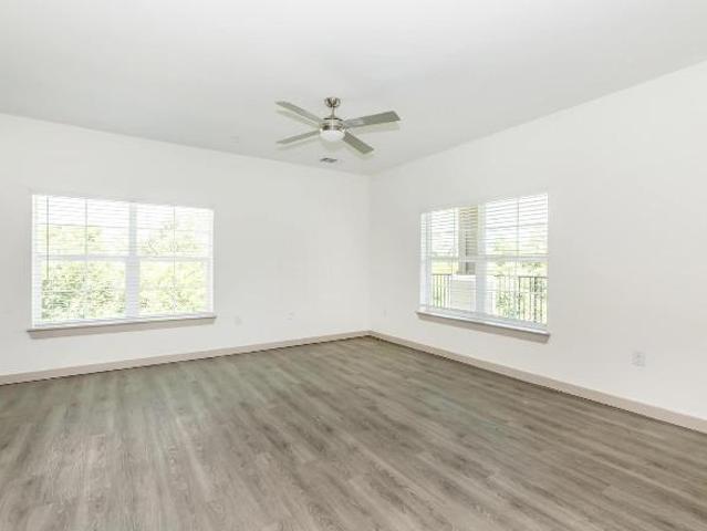 1 Br, 1 bath, Apartment 5801 W Adams Ave