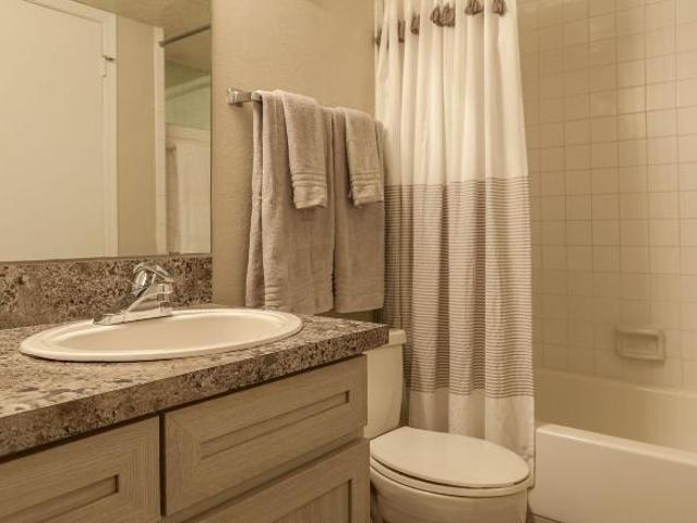 1 Br, 1 bath, Apartment 5801 Eubank Blvd Ne