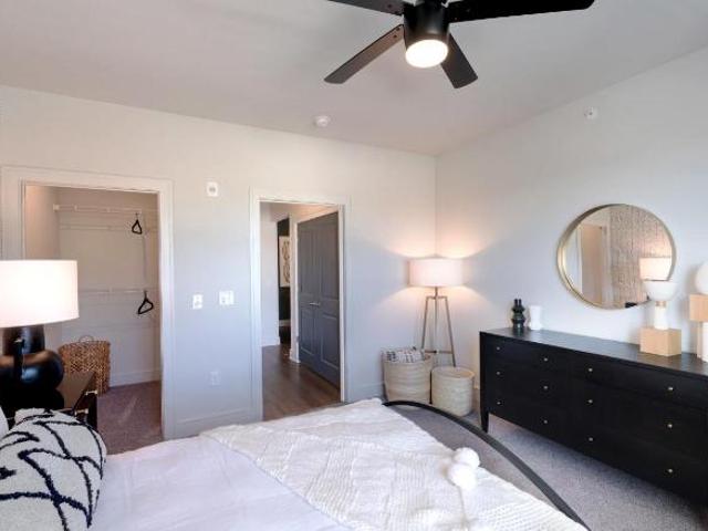 1 Br, 1 bath, Apartment 5809 Taylor Rd