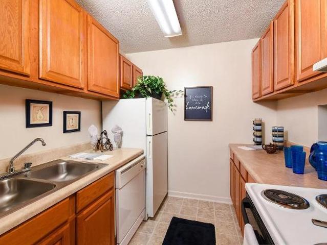 1 Br, 1 bath, Apartment 5820 Murray Dr