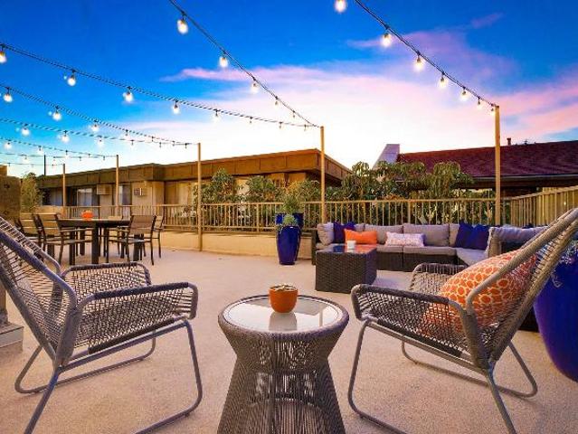 1 Br, 1 bath, Apartment 5830 Reseda Boulevard