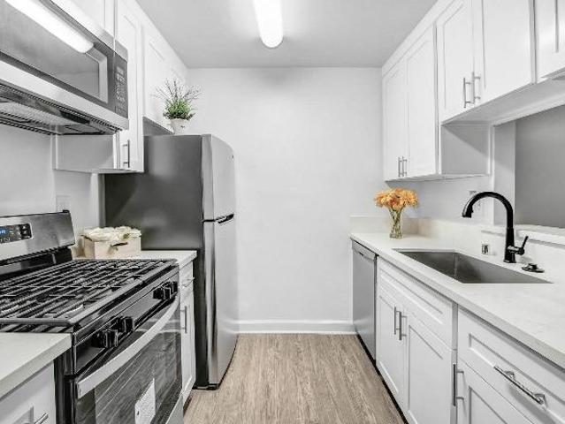 1 Br, 1 bath, Apartment 5830 Reseda Boulevard