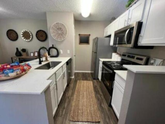 1 Br, 1 bath, Apartment 5901 Valleycreek Lane