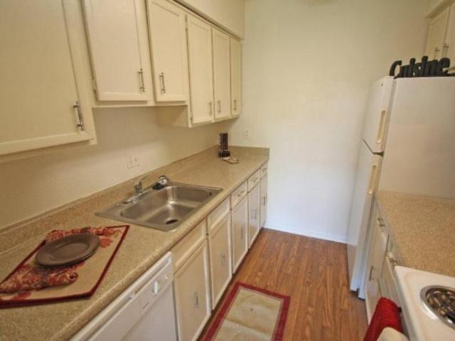 1 Br, 1 bath, Apartment 6050 Ridge Crest Road