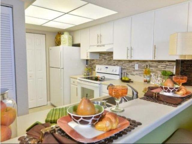 1 Br, 1 bath, Apartment 6079 Town Colony Drive