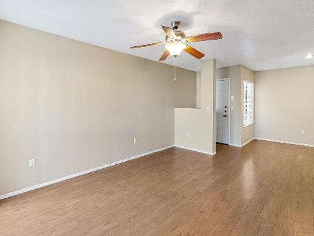1 Br, 1 bath, Apartment 6001 Moon St NE