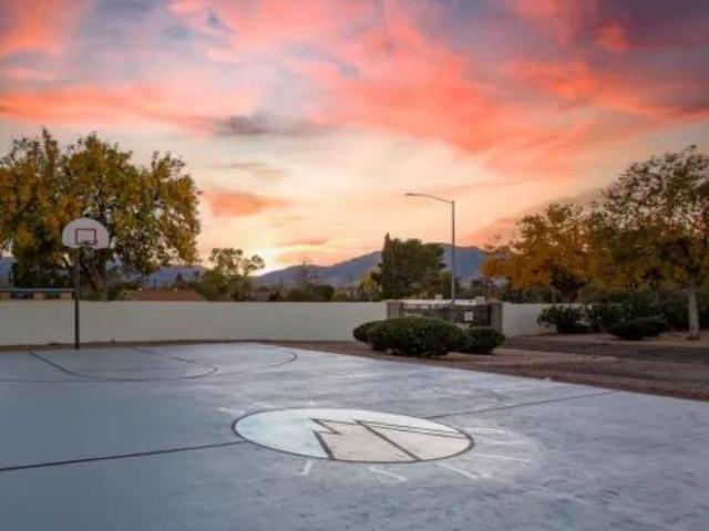 1 Br, 1 bath, Apartment 600 E Charles Dr