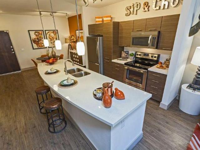 1 Br, 1 bath, Apartment 600 E Curry Road
