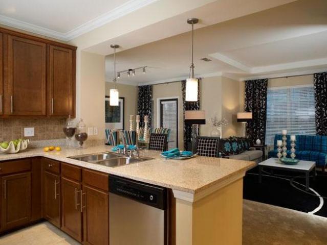 1 Br, 1 bath, Apartment 600 Phipps Blvd NE