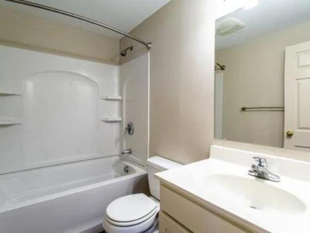 1 Br, 1 bath, Apartment 60 Woodland Rd
