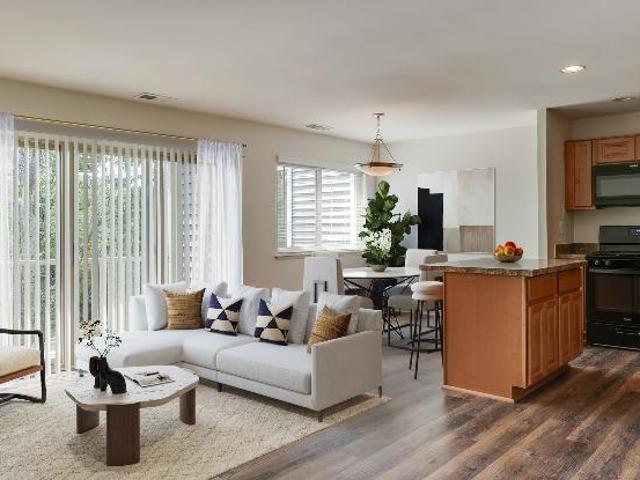 1 Br, 1 bath, Apartment 614 Oakland Hills Drive