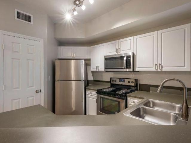 1 Br, 1 bath, Apartment 6150 Wiles Road