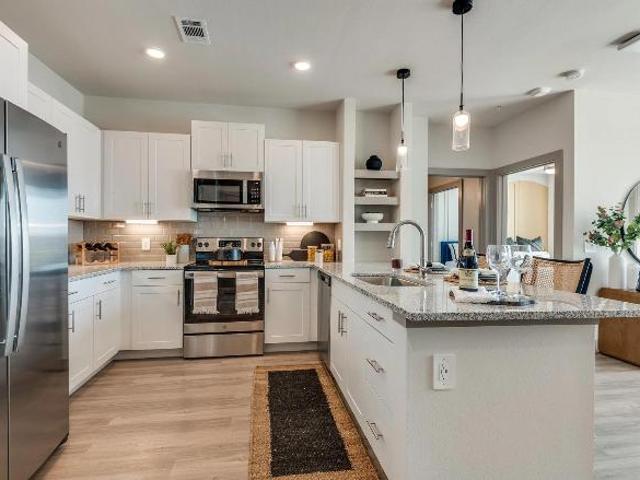 1 Br, 1 bath, Apartment 6165 Ridge Center Dr