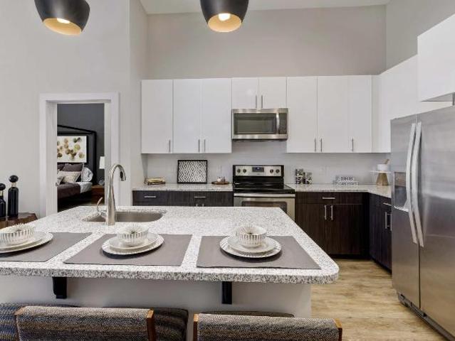 1 Br, 1 bath, Apartment 616 Oberlin Rd