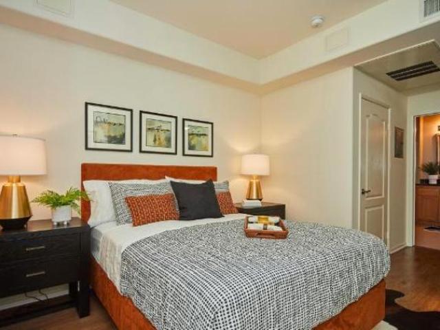 1 Br, 1 bath, Apartment 616 St Paul Ave