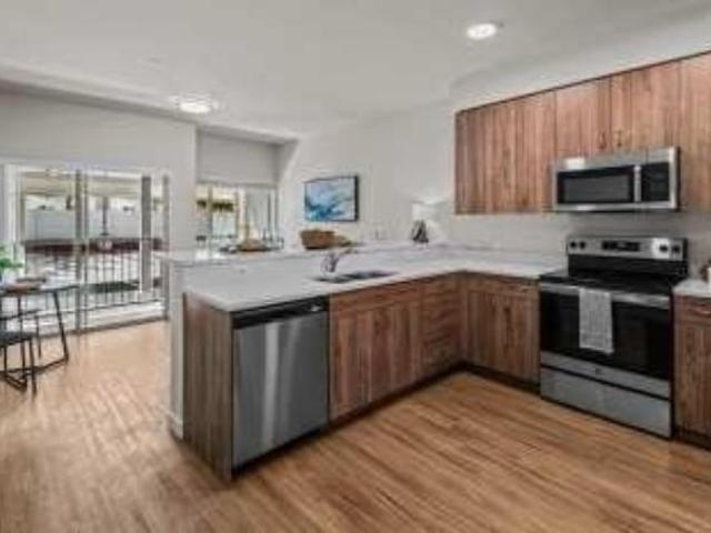 1 Br, 1 bath, Apartment 618 NE Bellevue Dr