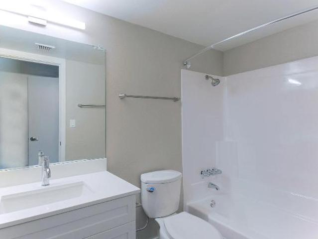 1 Br, 1 bath, Apartment 6131 N 16th St