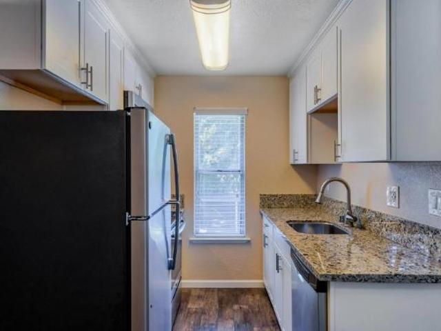 1 Br, 1 bath, Apartment 6244 Hazel Ave