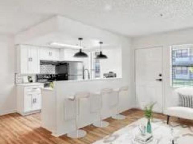 1 Br, 1 bath, Apartment 6250 S Commerce Ct
