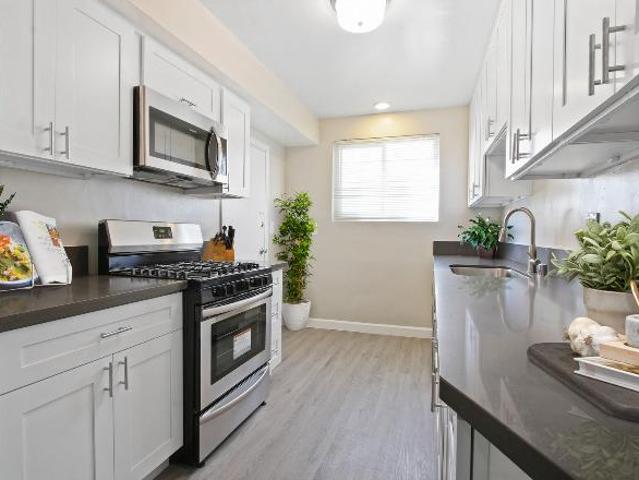 1 Br, 1 bath, Apartment 628 638 Levering
