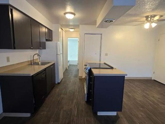 1 Br, 1 bath, Apartment 6206 SE 52nd Ave