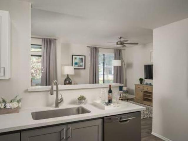 1 Br, 1 bath, Apartment 635 S Ellis St