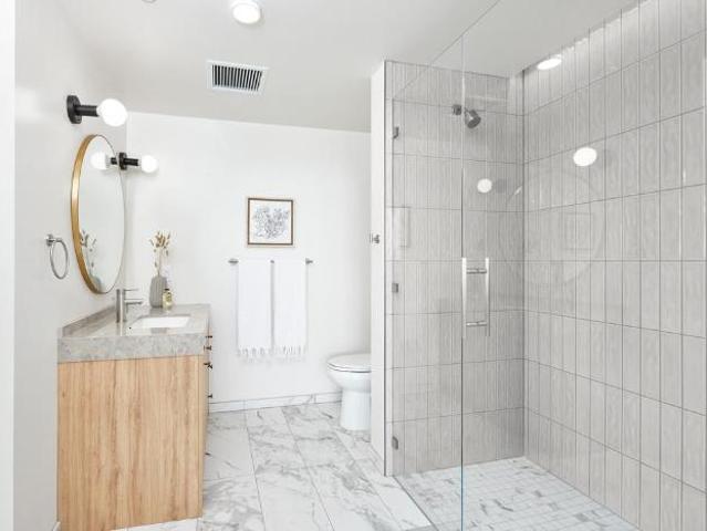 1 Br, 1 bath, Apartment 6390 De Longpre Ave