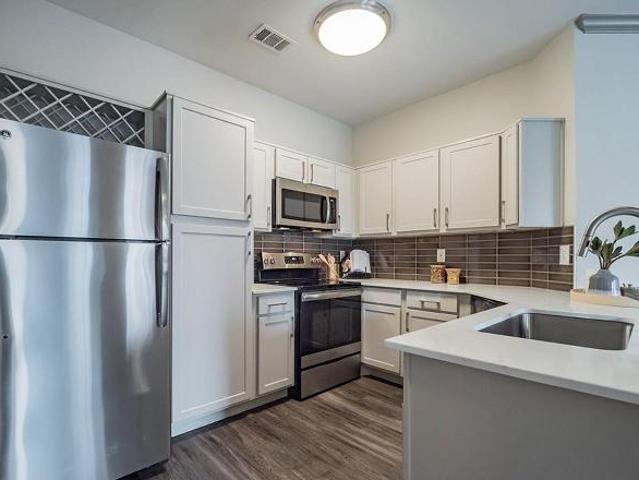 1 Br, 1 bath, Apartment 6300 Windcrest Dr