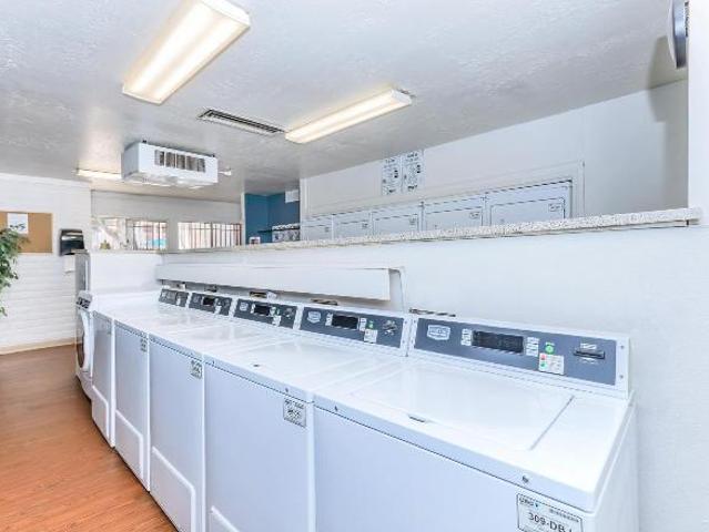 1 Br, 1 bath, Apartment 6300 Montgomery Blvd NE